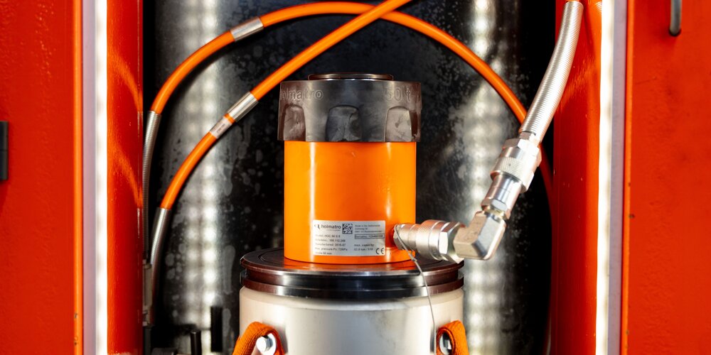 Hydraulics: Working safely with unprecedented forces | Mennens Netherlands