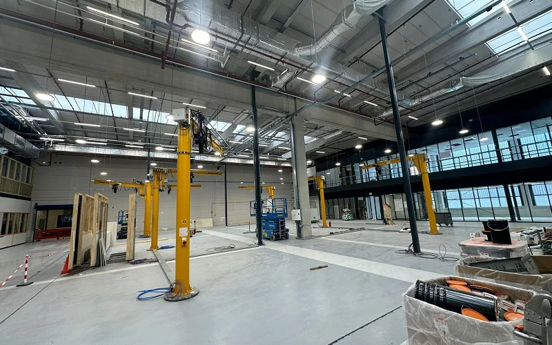 Mennens successfully delivers and assembles pilar jib cranes for EPCOR | Mennens Netherlands