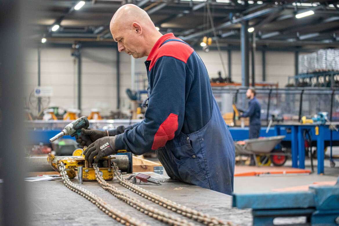 Inspectie en testen: veilig hijsen en werken op hoogte | Mennens Nederland